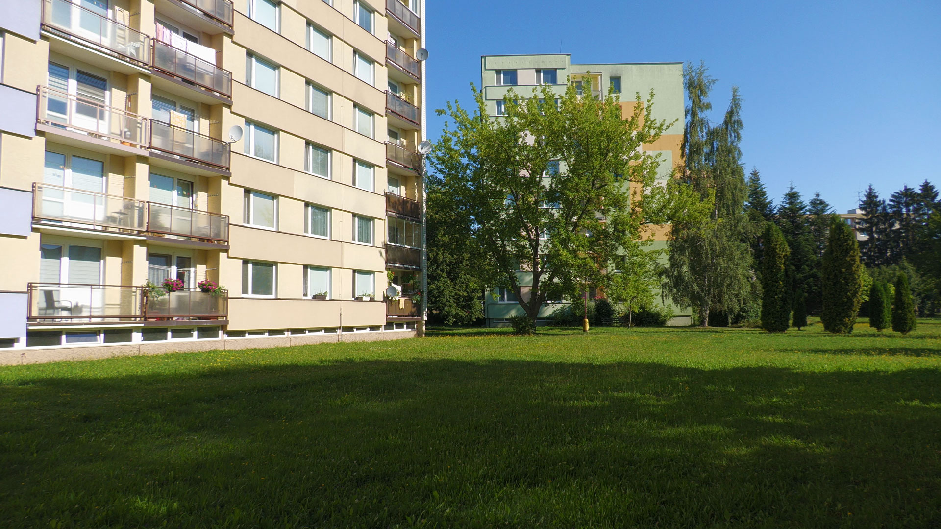 NA SÍDLIŠTI U PAPÍREN NAJDE SVÉ MÍSTO NOVÝ HERNÍ PRVEK PRO DĚTI | OIK TV